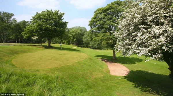 Incredible £3million house that comes with its own GOLF COURSE, a ...
