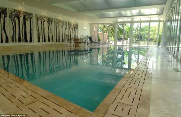 Incredible £3million house that comes with its own GOLF COURSE, a ...
